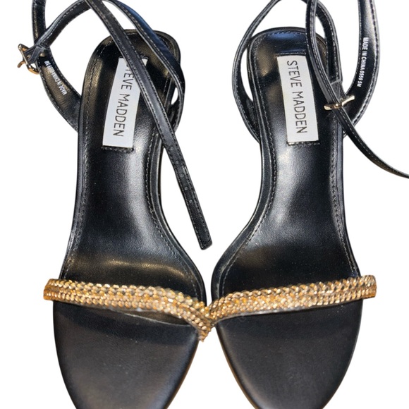 Steve Madden | Shoes | Steve Madden Black And Gold Heels With Sleek ...